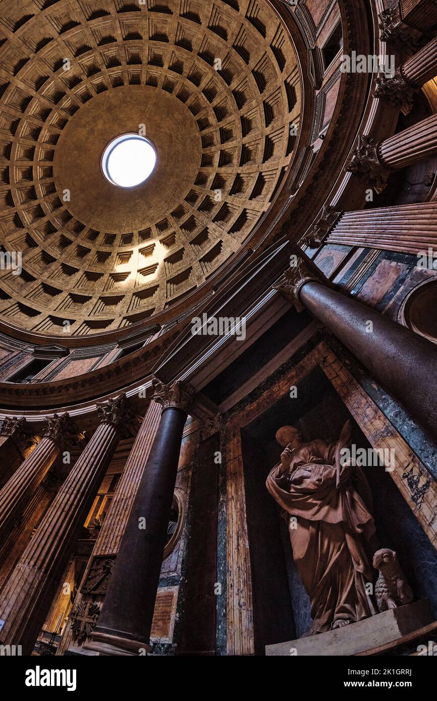 A vertical low-angle shot of the Pantheon's dome. Rome, Italy Stock ...
