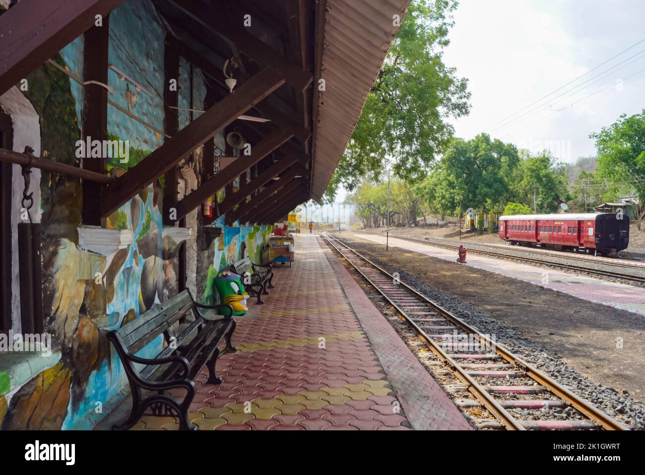 Platform at railway station of mountain village Kalakund near Mhow ...