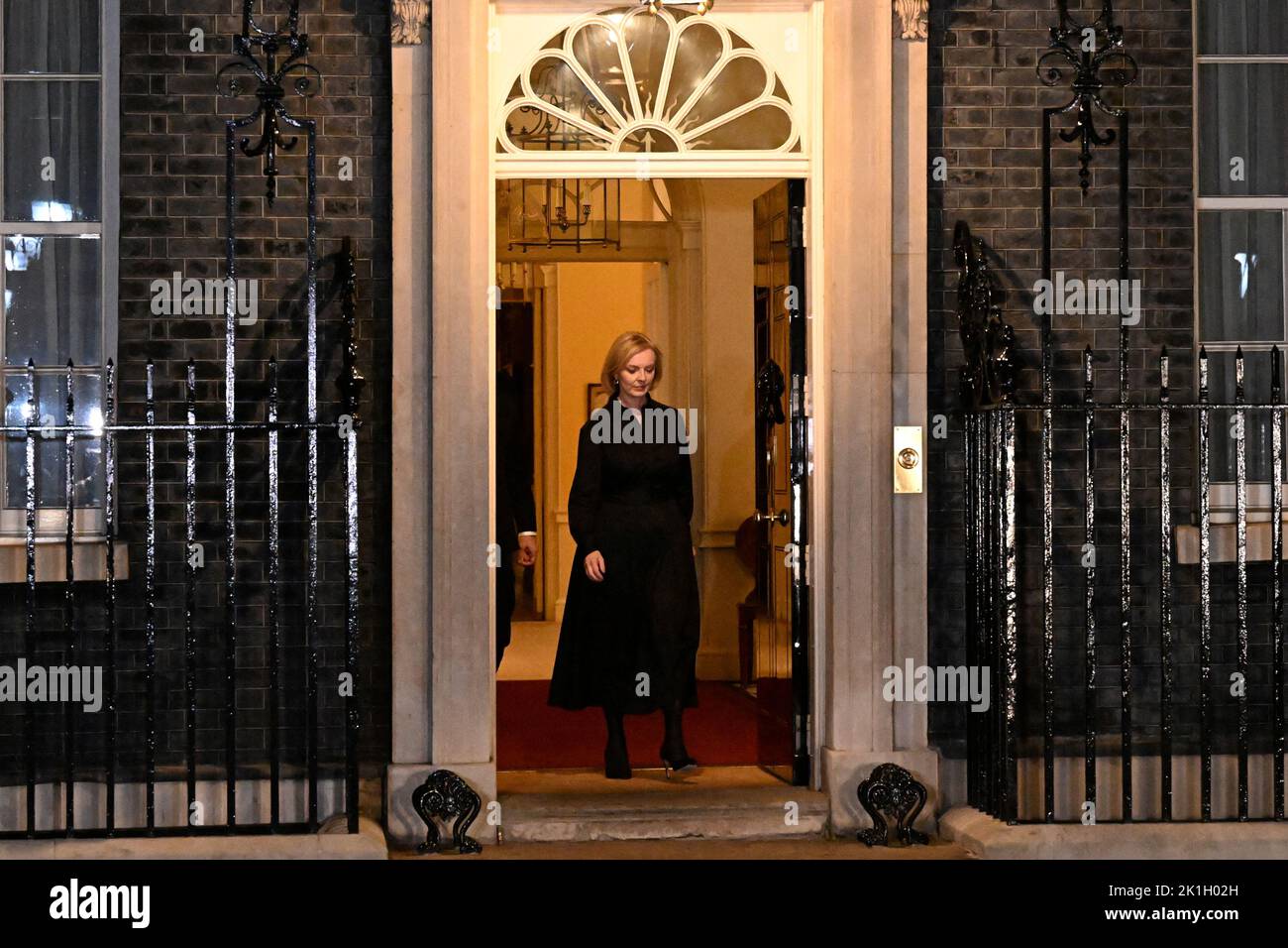 Liz truss number 10 2022 hi-res stock photography and images - Alamy
