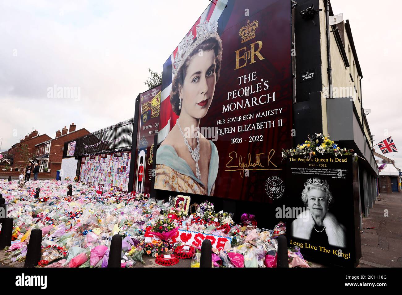 Mural depicting queen elizabeth ii hi-res stock photography and images ...