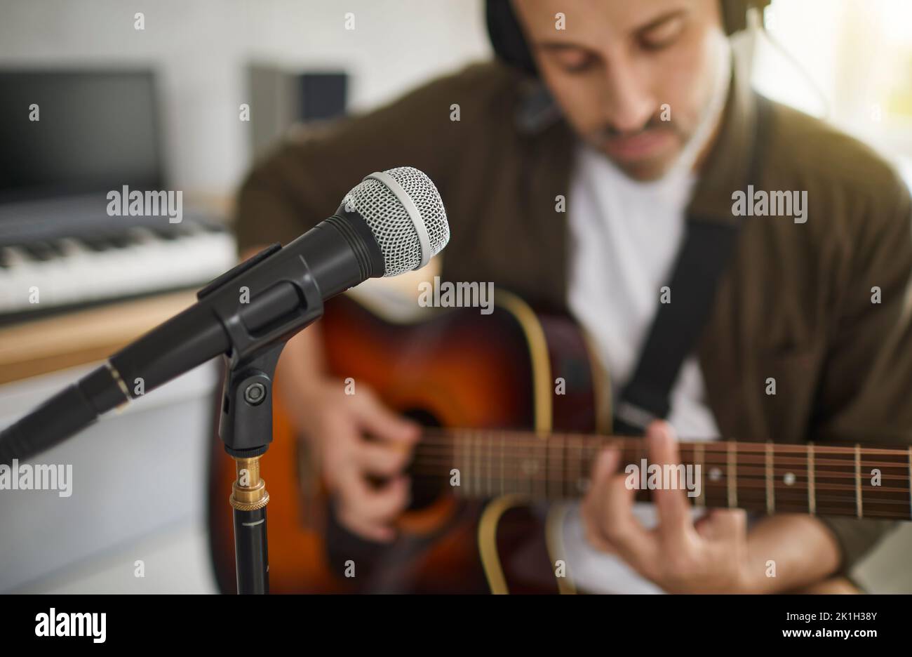 Musician singing playing guitar microphone hi-res stock photography and ...