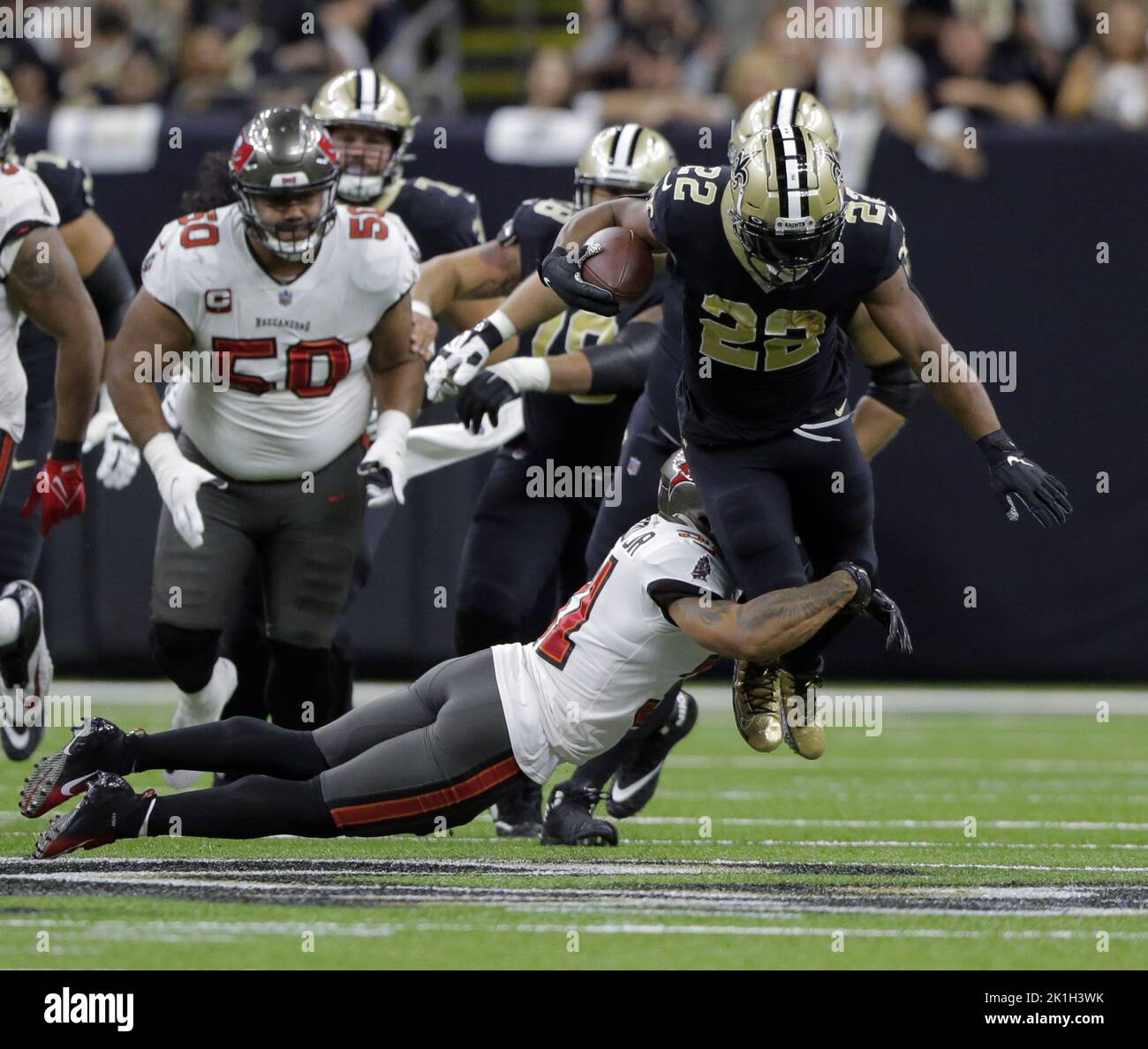 Tampa Bay Buccaneers safety Antoine Winfield Jr. (31) tackles New ...