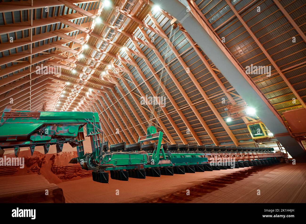 Scraper conveyor hi-res stock photography and images - Alamy