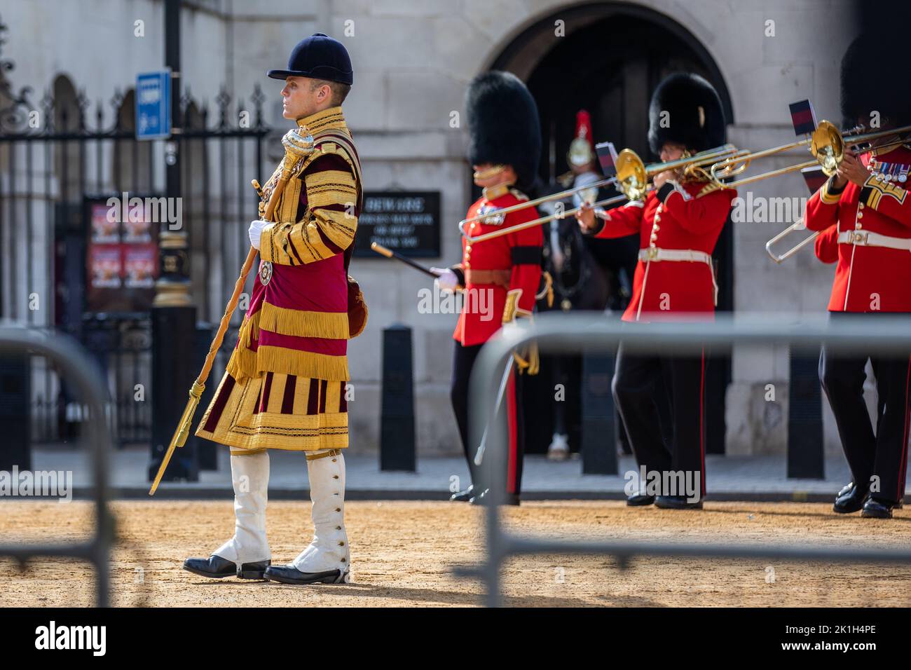 Queen funeral pageantry hi-res stock photography and images - Alamy