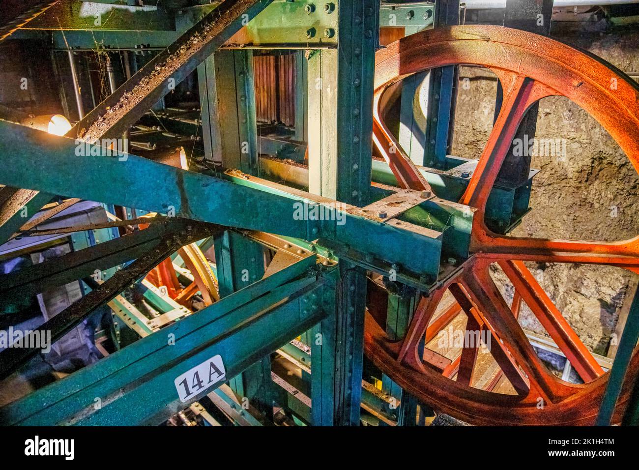 The mechanical mechanisms operating the Duquesne Incline from its Upper ...