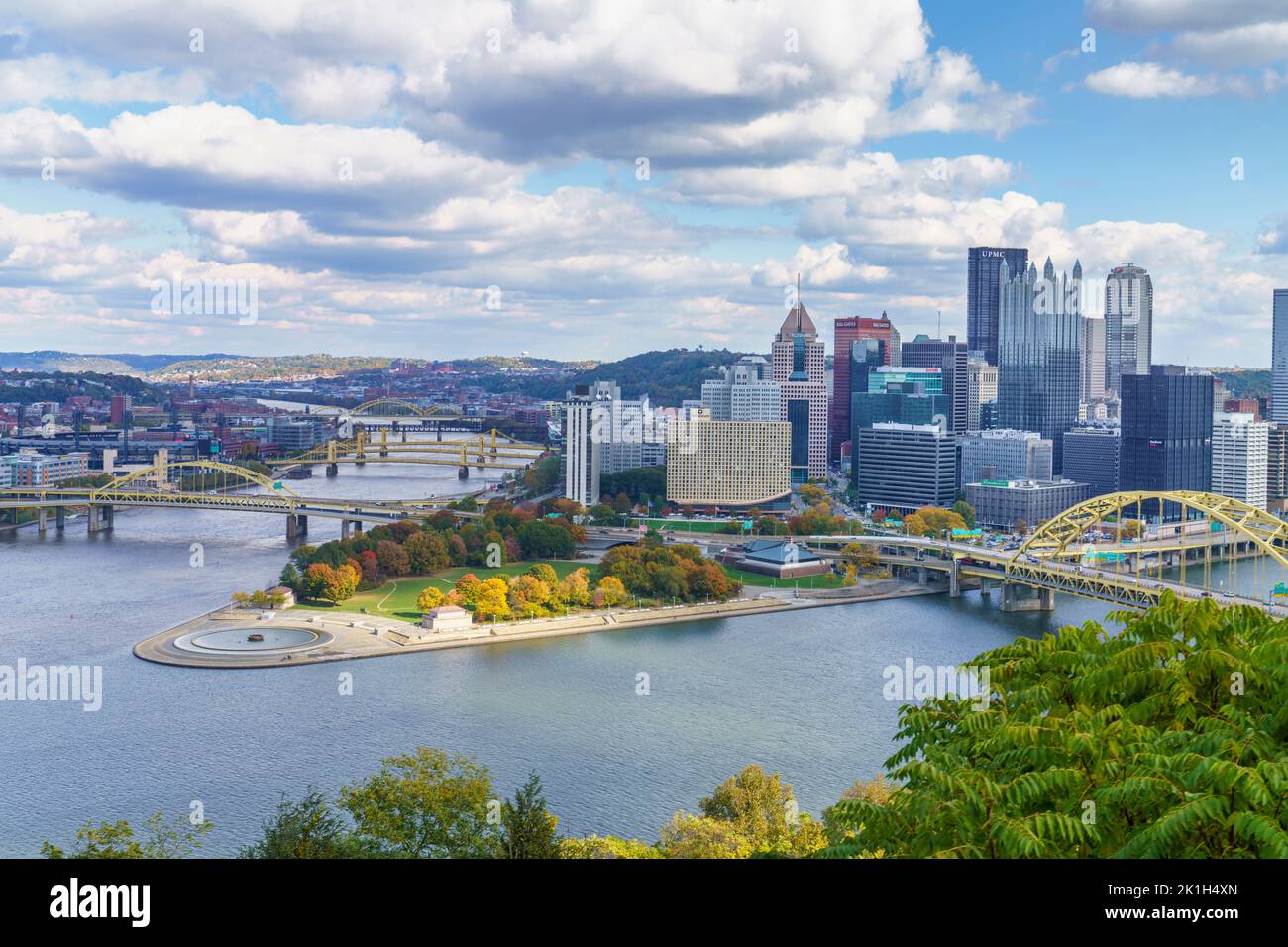 Famous view of the Pittsburgh “Golden Triangle” from the observation ...