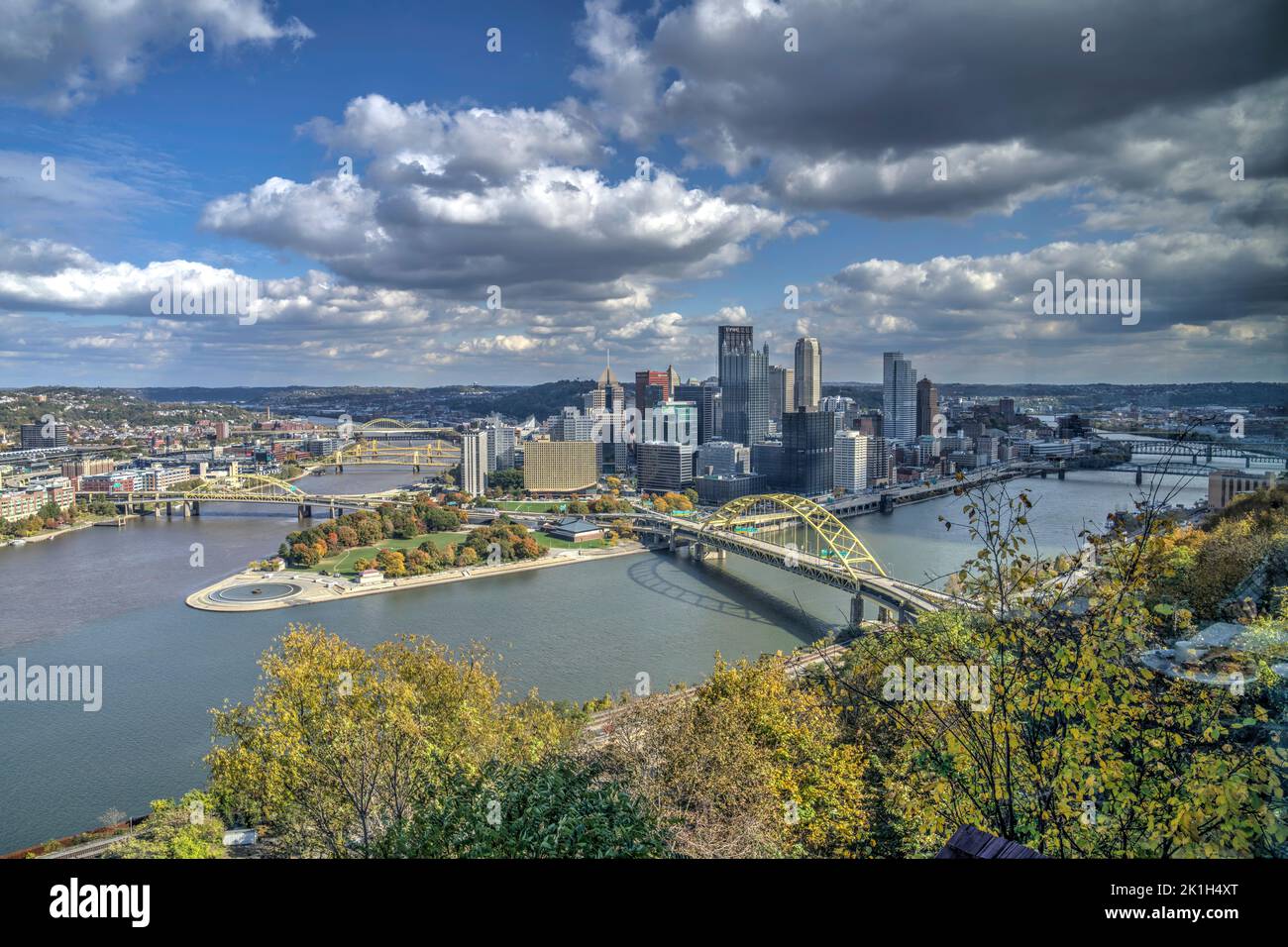 Famous view of the Pittsburgh “Golden Triangle” from the observation ...