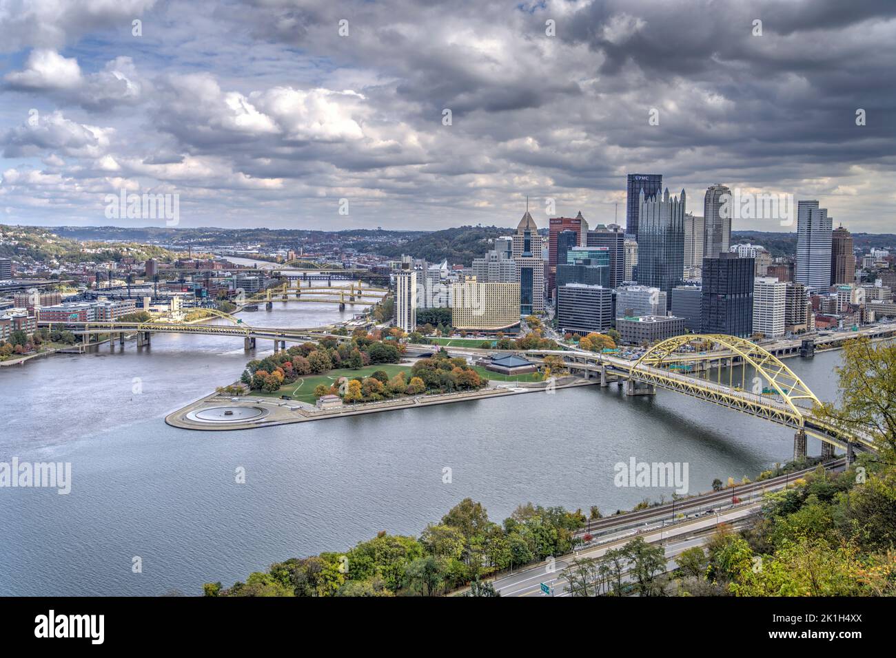 Famous view of the Pittsburgh “Golden Triangle” from the observation ...