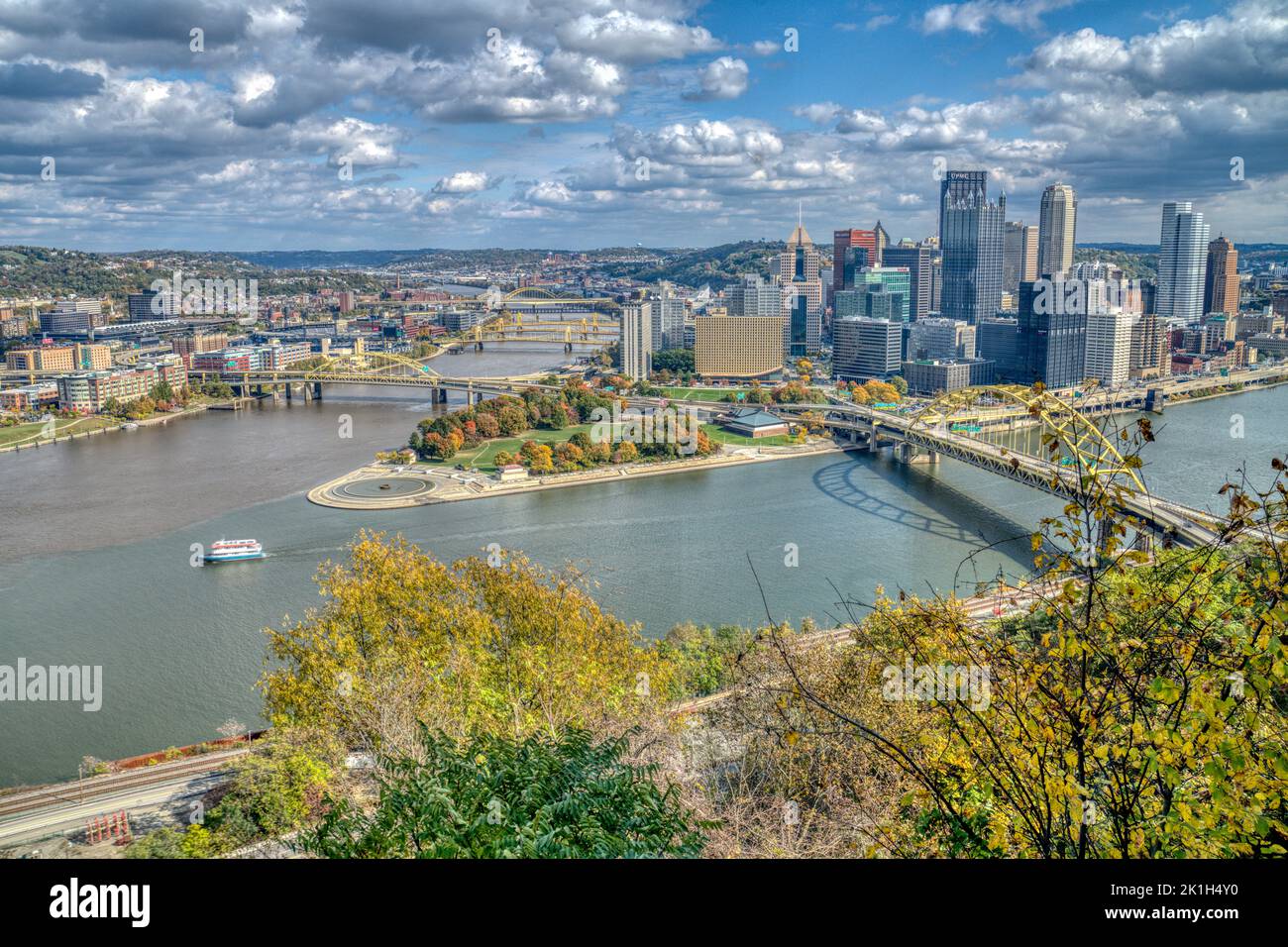 Famous view of the Pittsburgh “Golden Triangle” from the observation ...