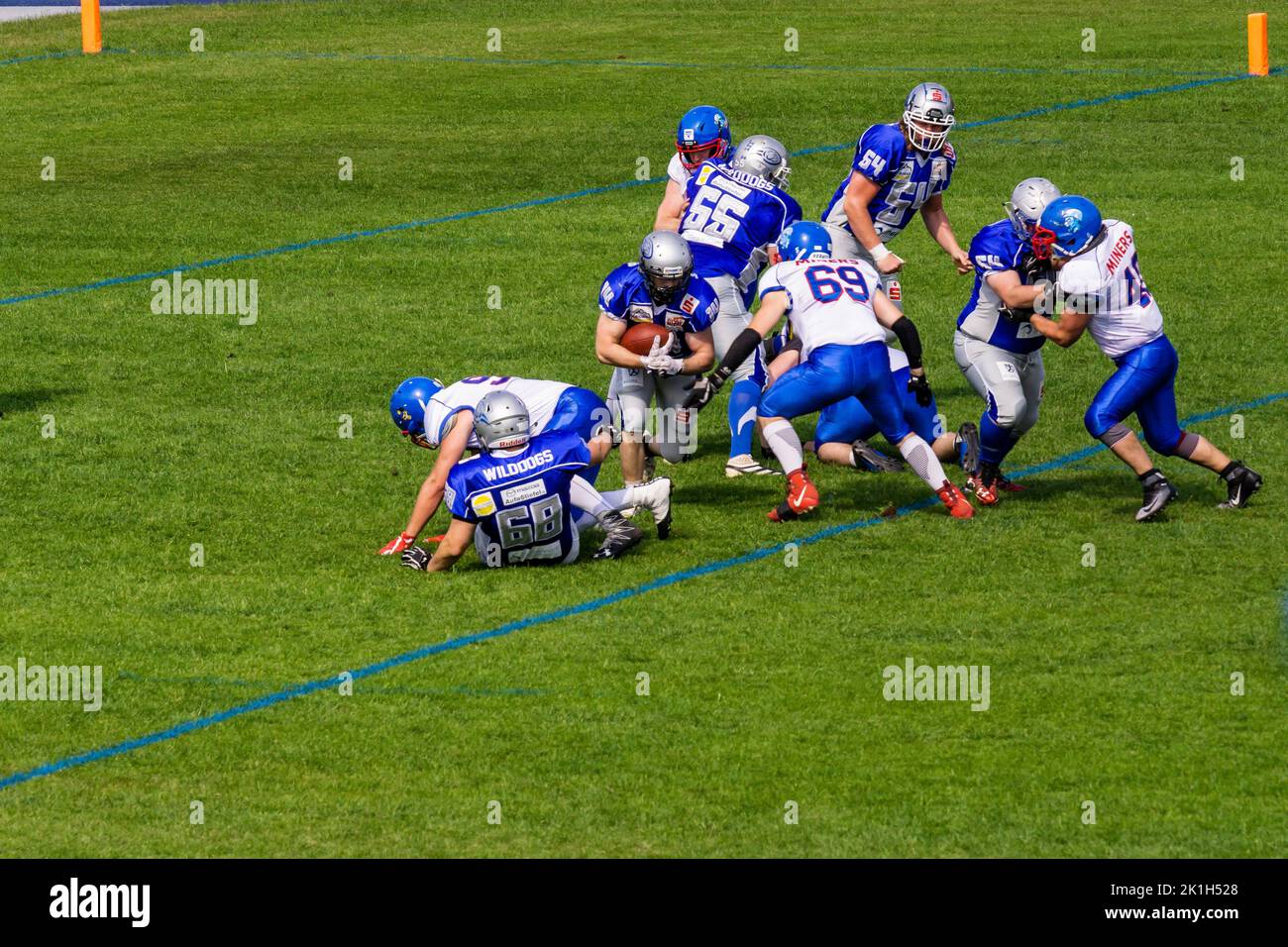 Football field playing teams hi-res stock photography and images - Alamy