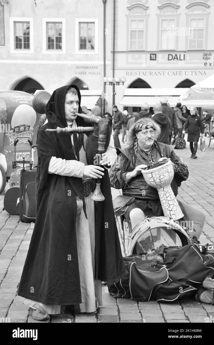 Medieval musicians hi-res stock photography and images - Alamy