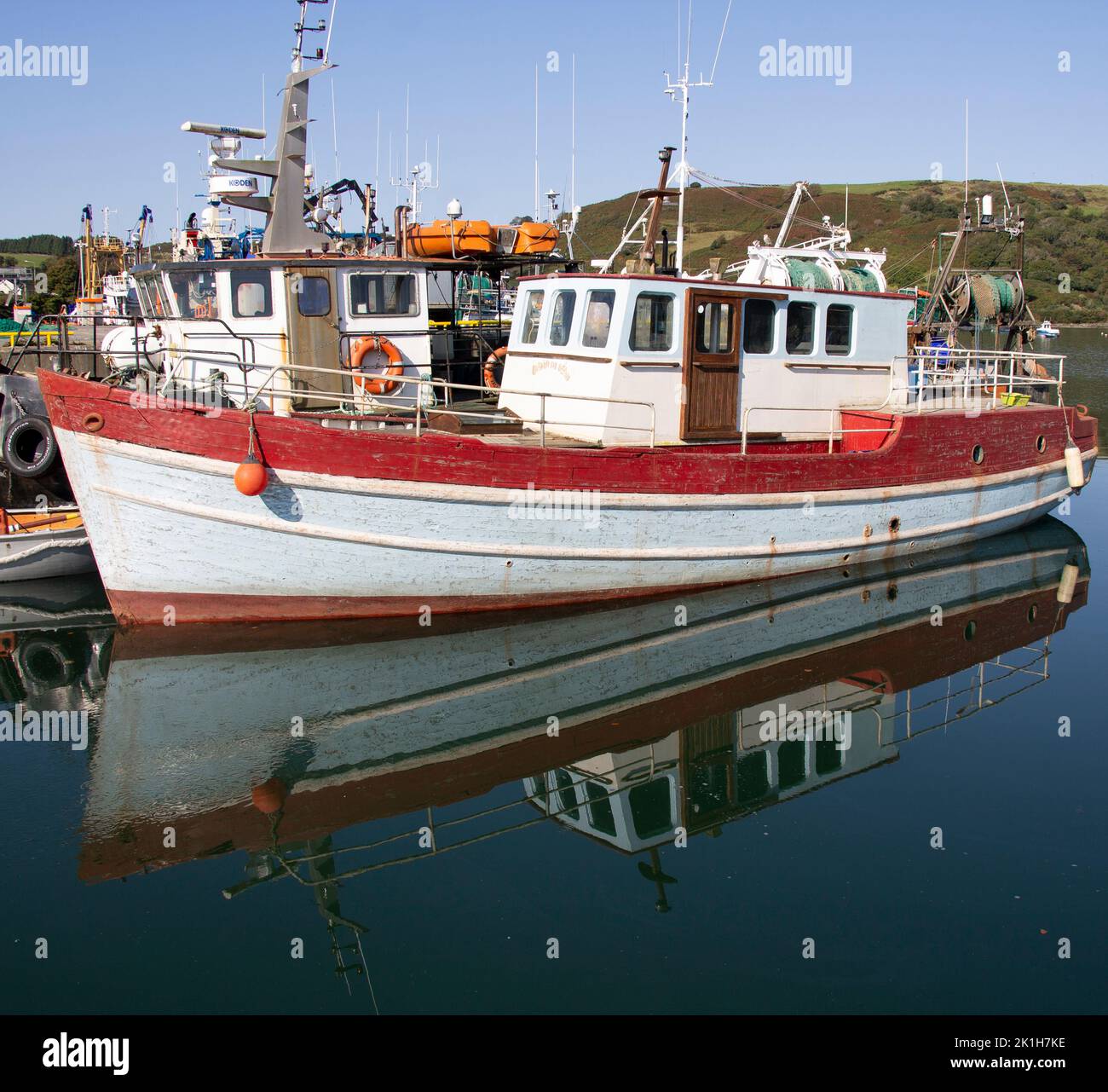 Boat reflections in flat calm water Stock Photo - Alamy