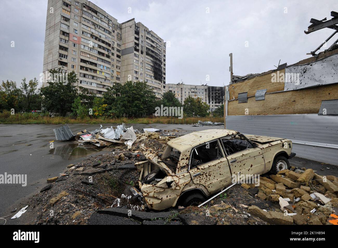 Kharkiv, Ukraine. 18th Sep, 2022. A destroyed car against the backdrop ...