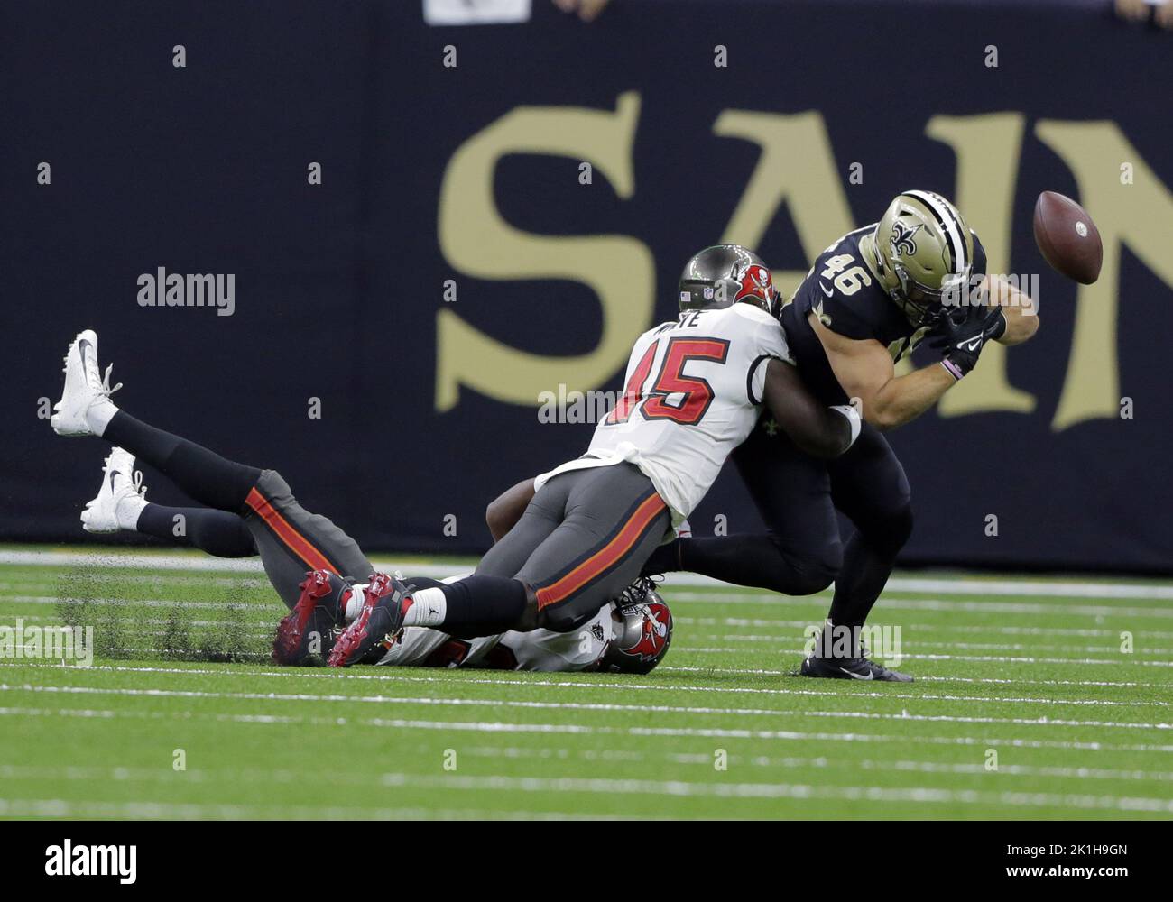 New Orleans, USA. 18th Sep, 2022. Tampa Bay Buccaneers linebacker Devin ...