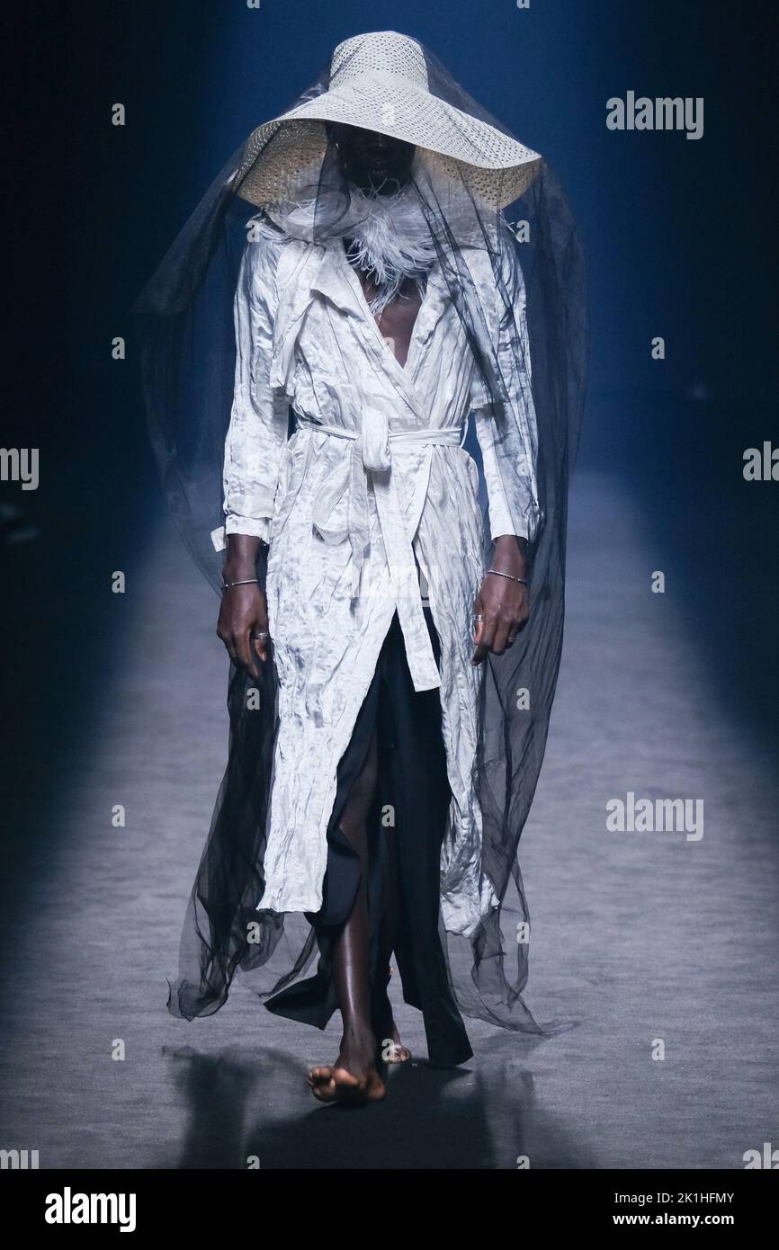 Datuna fashion hi-res stock photography and images - Alamy