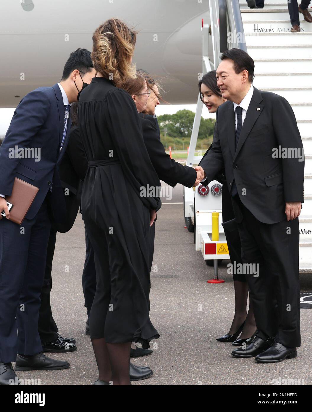 19th Sep, 2022. S. Korean President Yoon arrives in London South Korean ...