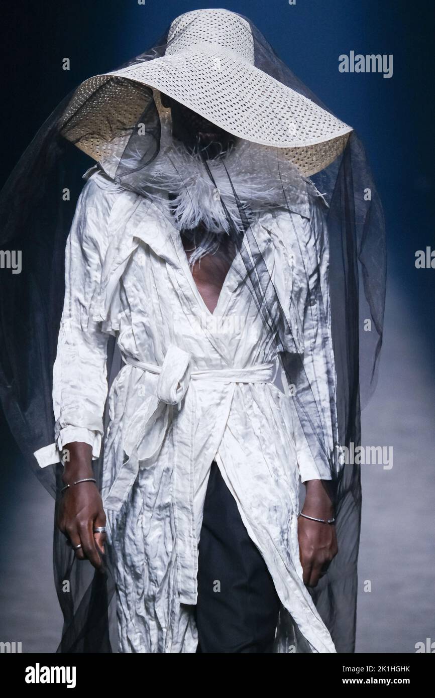 Datuna fashion hi-res stock photography and images - Alamy