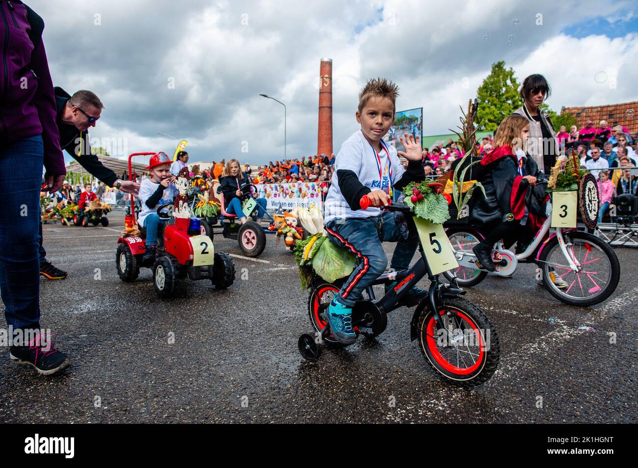 Tiel, Netherlands. 17th Sep, 2022. Children are seen riding bikes ...