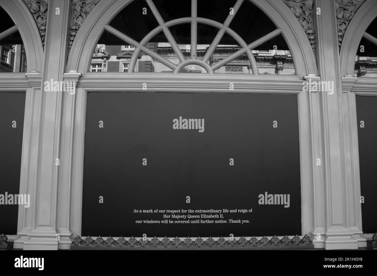 September 2022 london Black and White Stock Photos & Images - Alamy