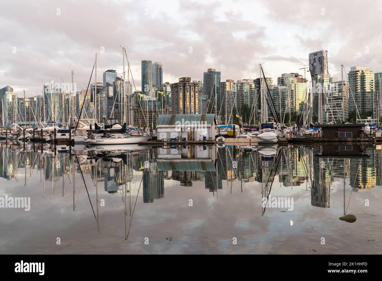 Gorgeous reflection view of the Vancouver skyline in Vancouver Harbor ...