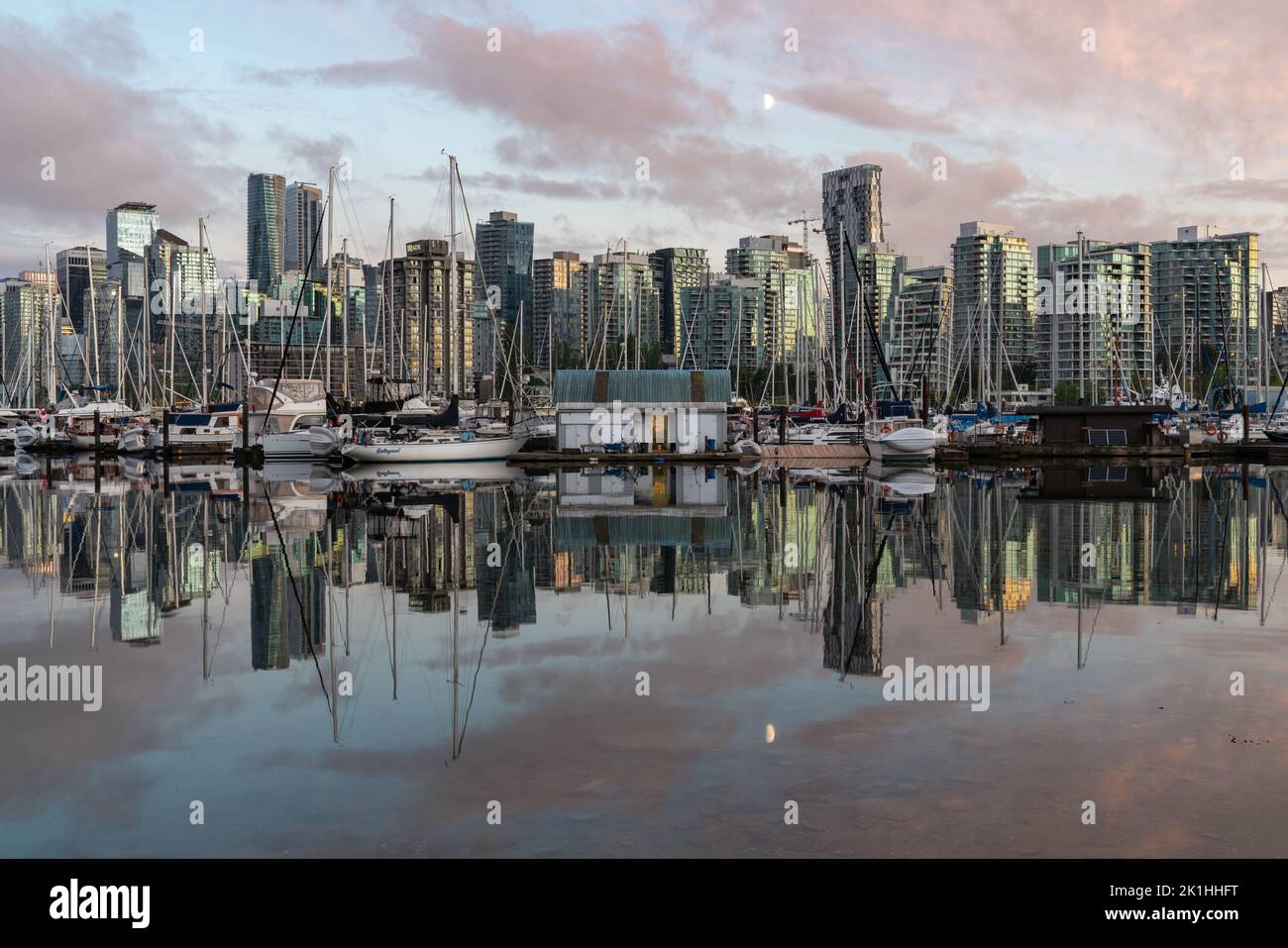 Gorgeous reflection view of the Vancouver skyline in Vancouver Harbor ...