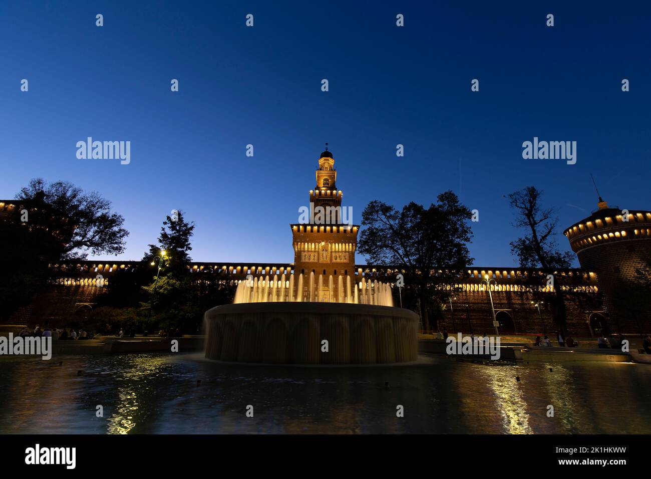 Dark and light bricks in stone arch hi-res stock photography and images ...