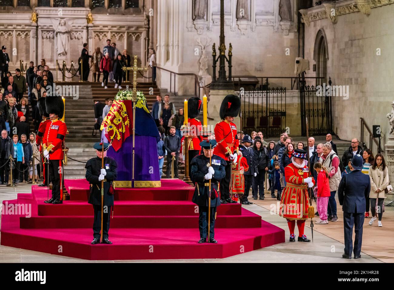 Queen elizabeth ii lying in state vigil hi-res stock photography and ...