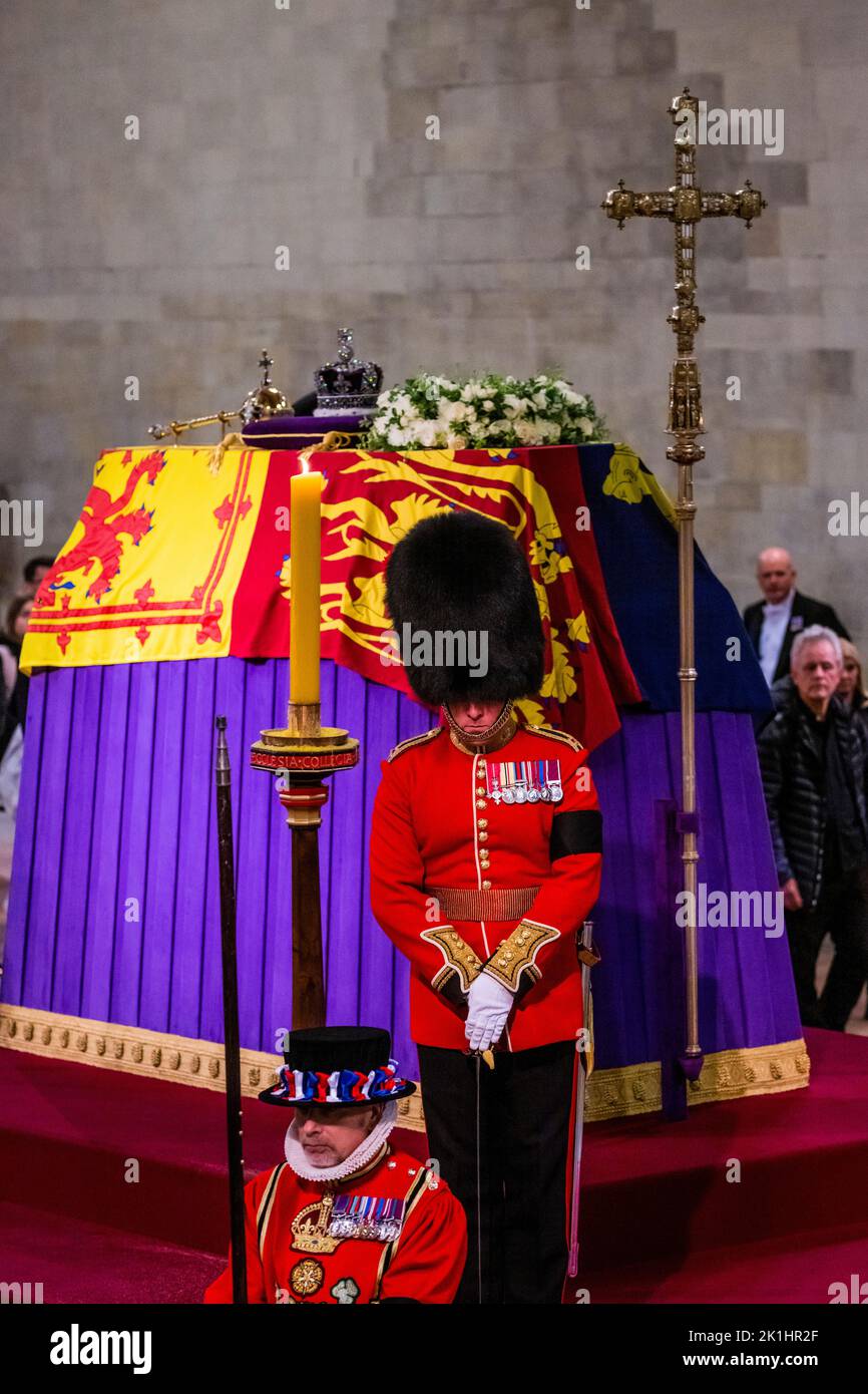 London, UK. 18th Sep, 2022. There is a steady flow of people for the ...