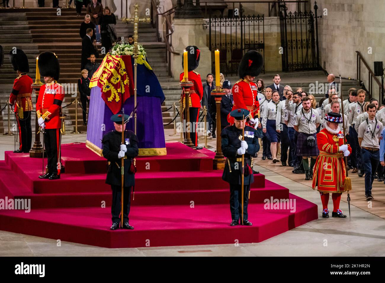 Bowing to the queen hi-res stock photography and images - Alamy