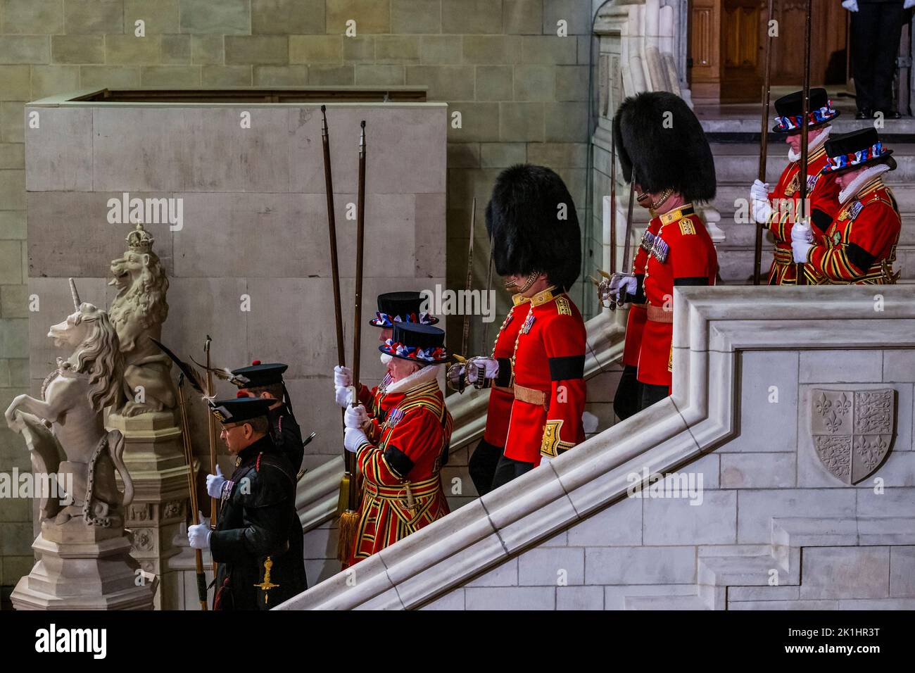 Guards guard the coffin of queen elizabeth hi-res stock photography and ...