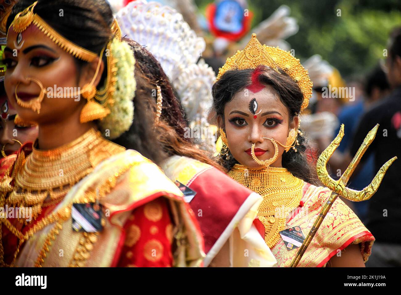 Models dressed as Hindu deity Durga take part in a live makeup event ...