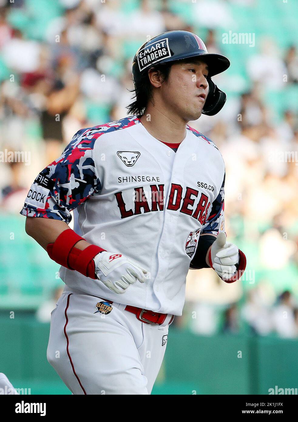 19th Sep, 2022. Baseball: Doosan Bears vs. SSG Landers Choi Jeong of ...
