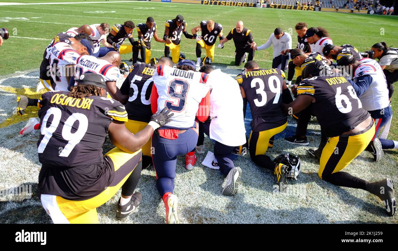 Acrisure Stadium. 18th Sep, 2022. Team prayer at the end of the ...