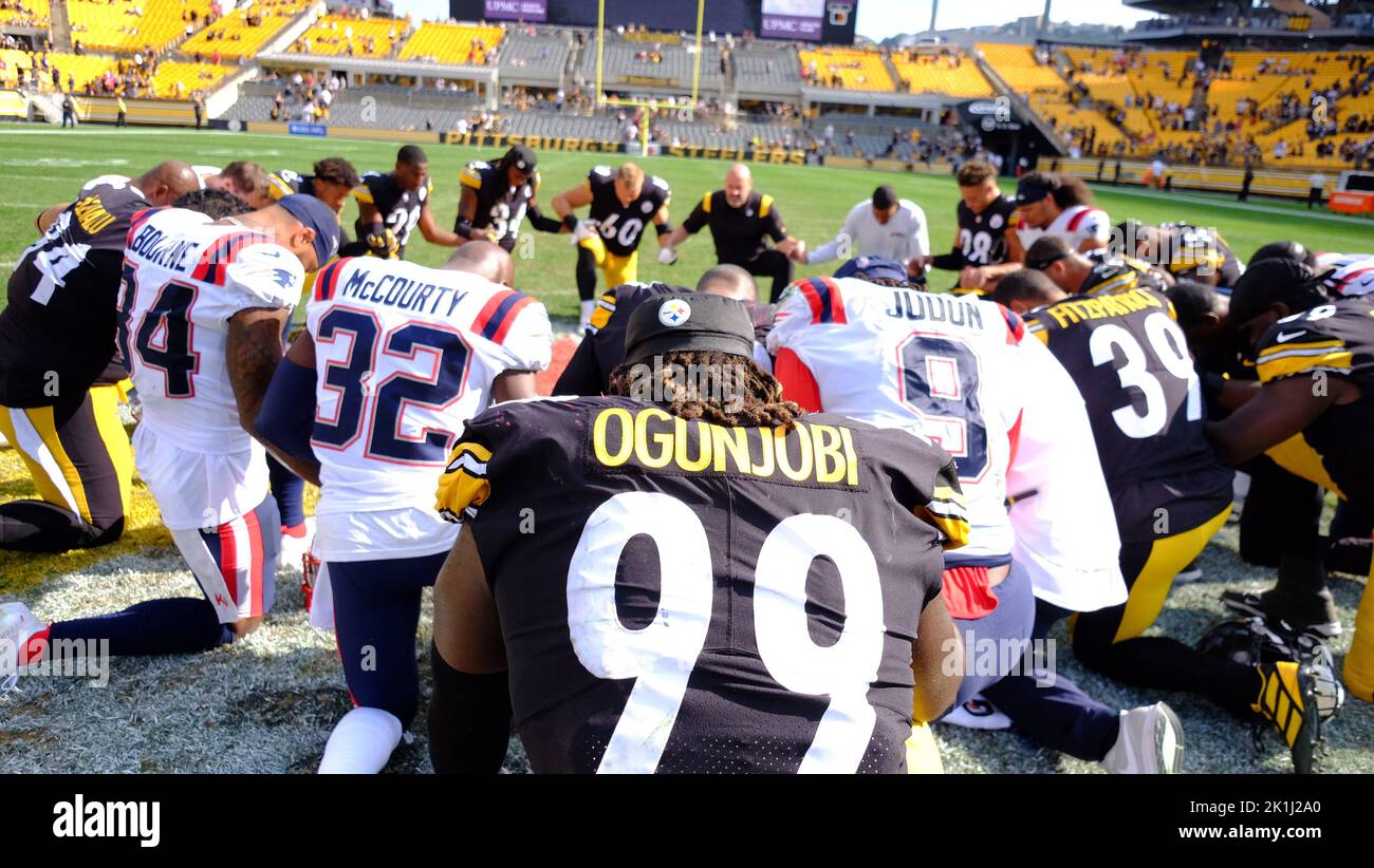 Acrisure Stadium. 18th Sep, 2022. Team prayer at the end of the ...