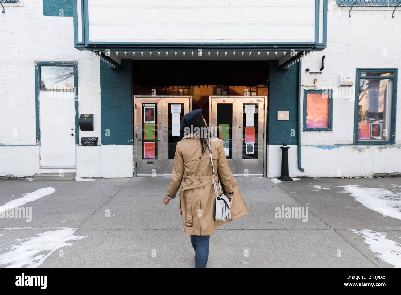 Women approaching the entrance hi-res stock photography and images - Alamy