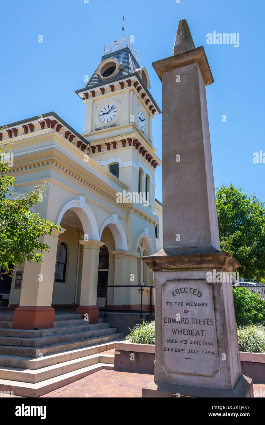 The Tenterfield Post Office with the Edward Reeves Whereat Monument ...