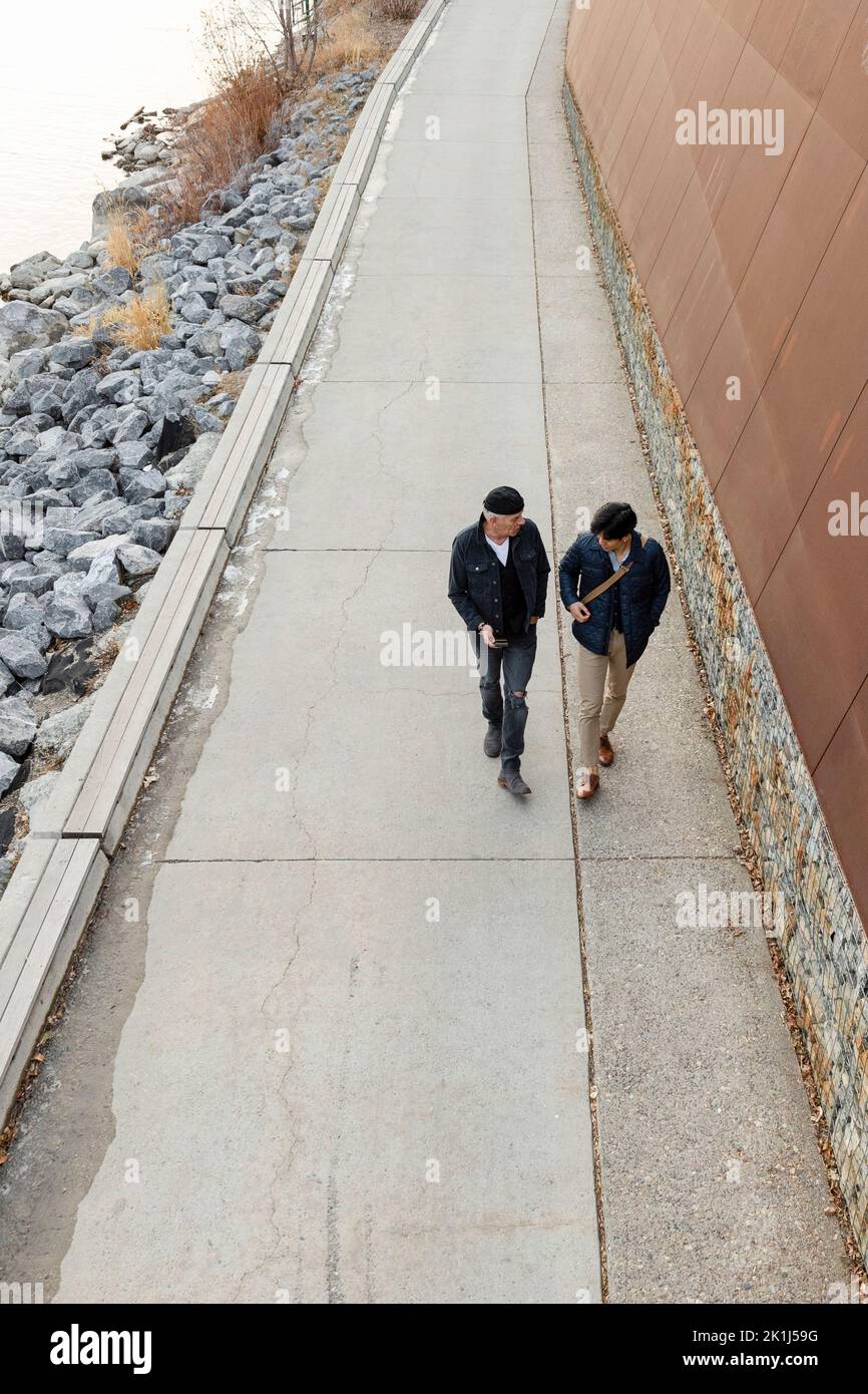 Asian men talking hi-res stock photography and images - Alamy