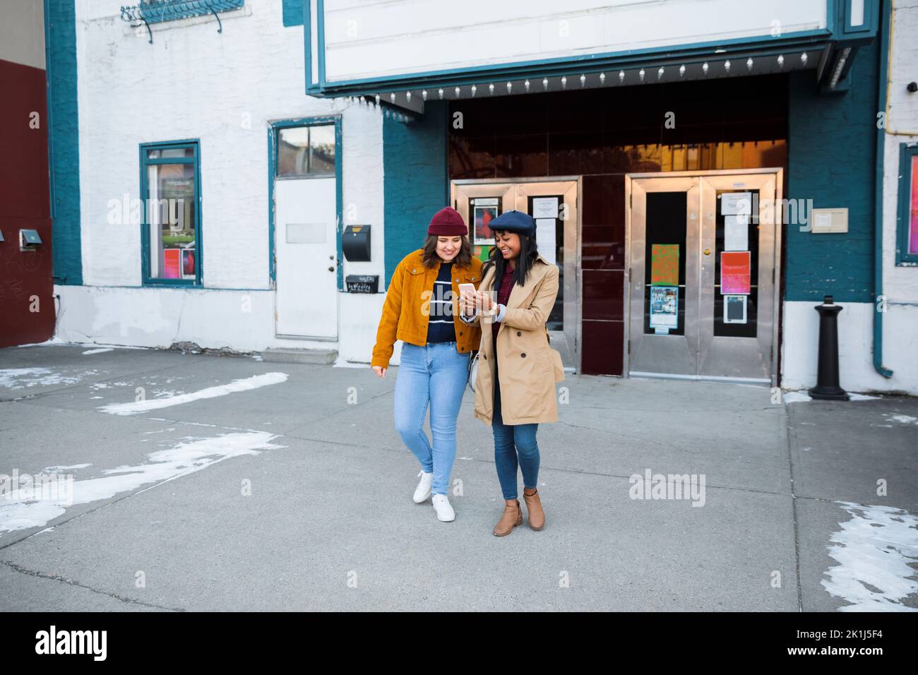 Group watching movie outside hi-res stock photography and images - Alamy