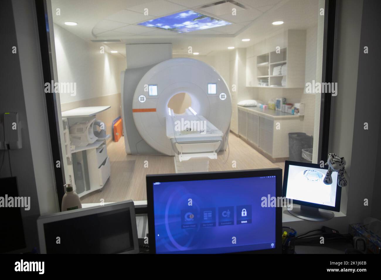 Hospital support machine hi-res stock photography and images - Alamy