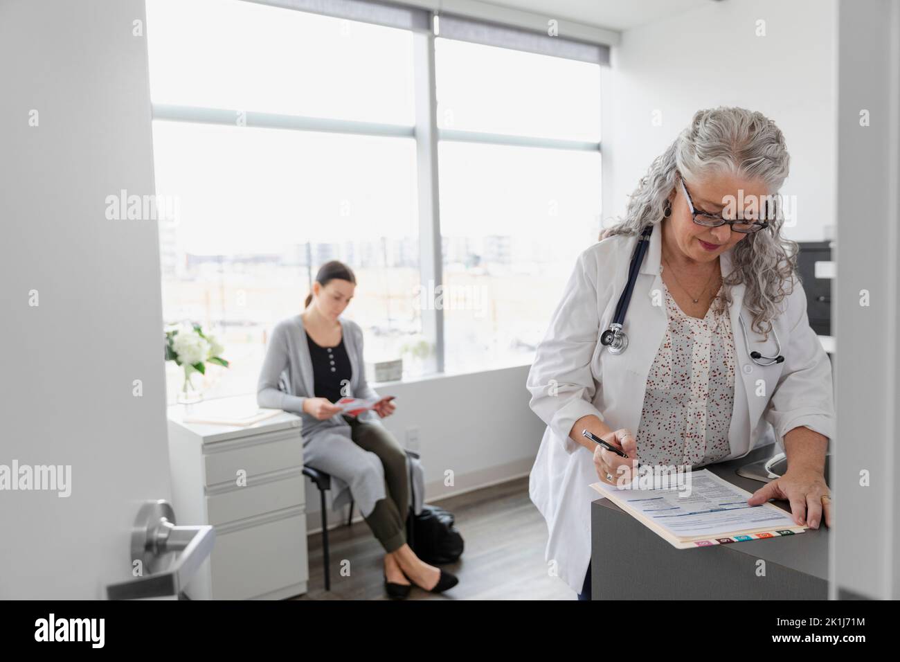 Completing form hi-res stock photography and images - Alamy