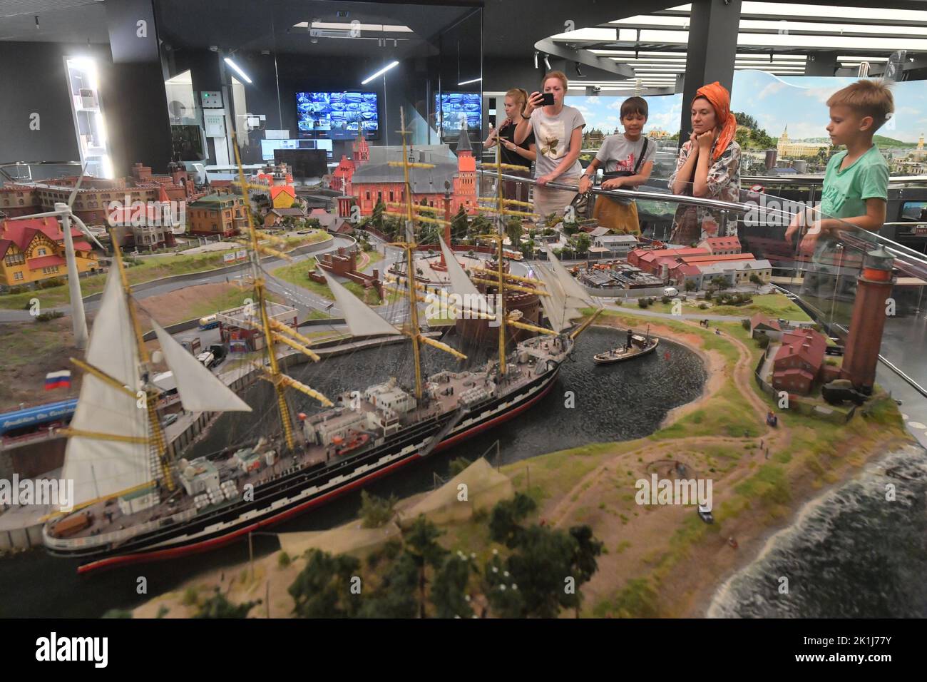 Moscow. Visitors in the Museum diorama 'Tsar model' in which the most ...
