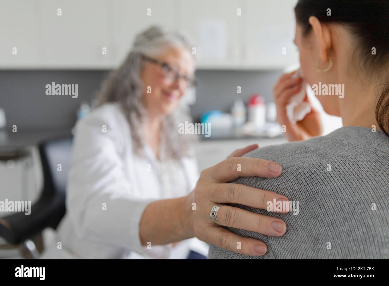 Doctor 30's female room hi-res stock photography and images - Alamy