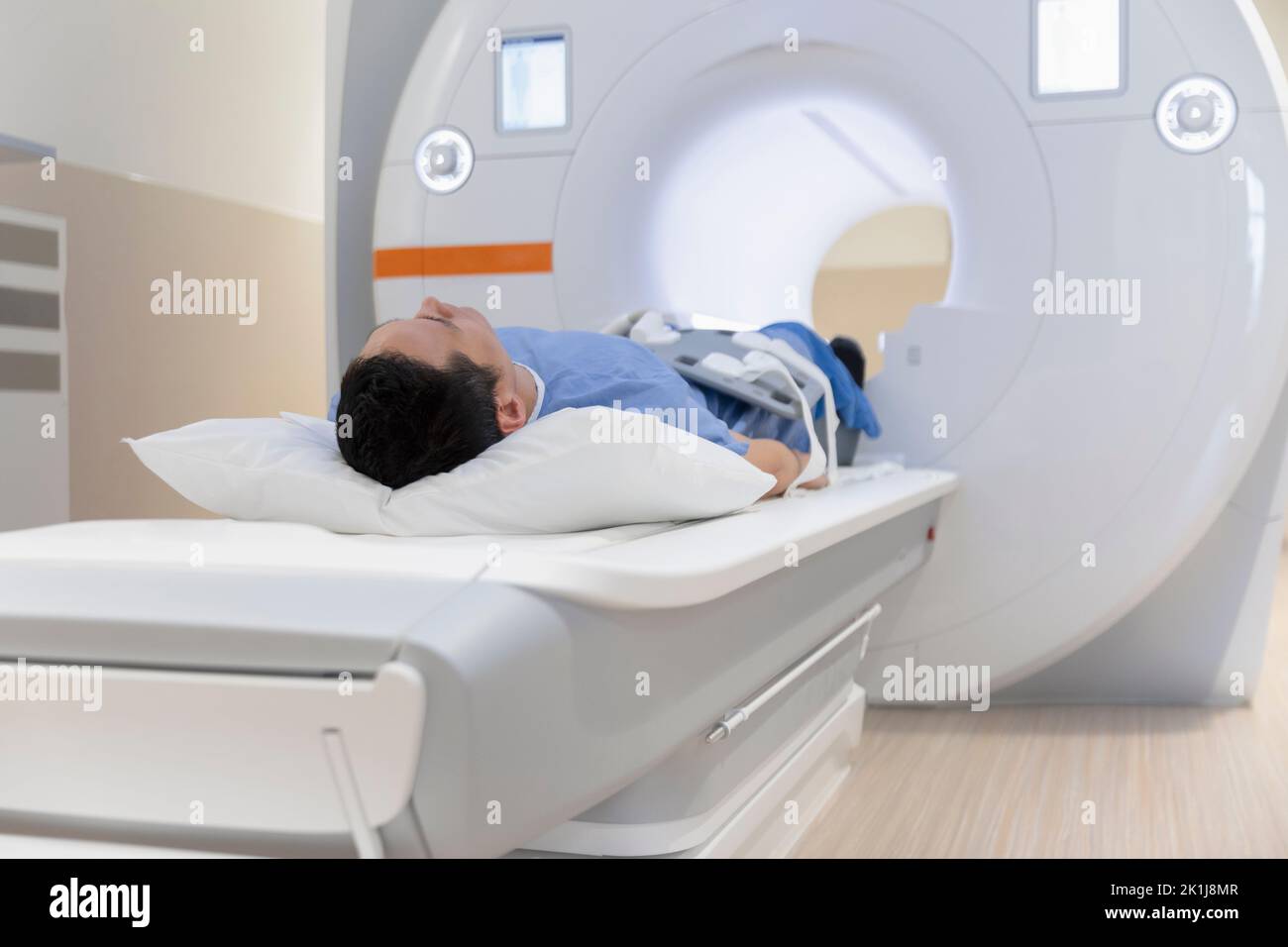 Patient mri examination hi-res stock photography and images - Alamy
