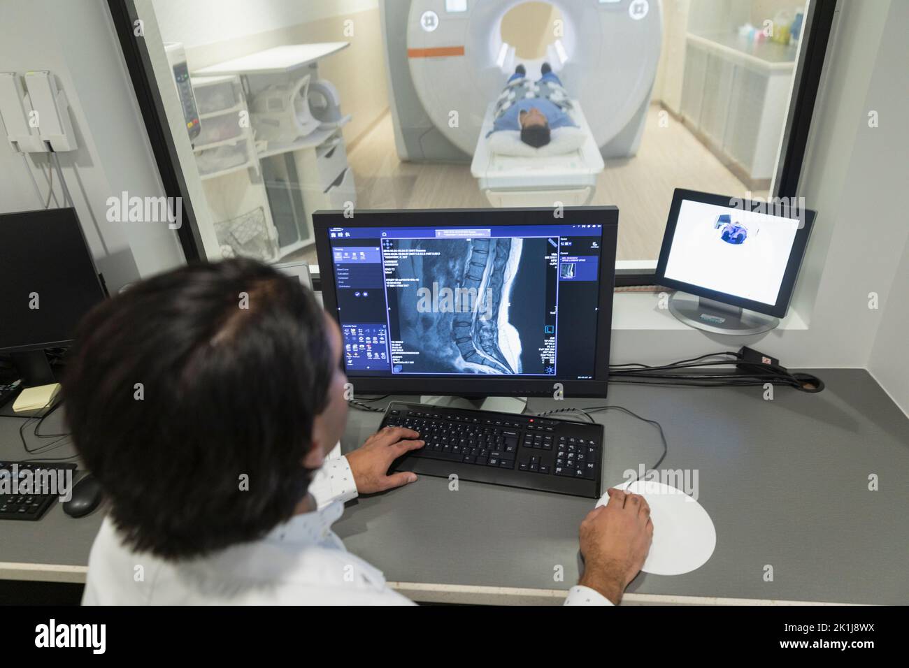 Mri machine room hi-res stock photography and images - Alamy