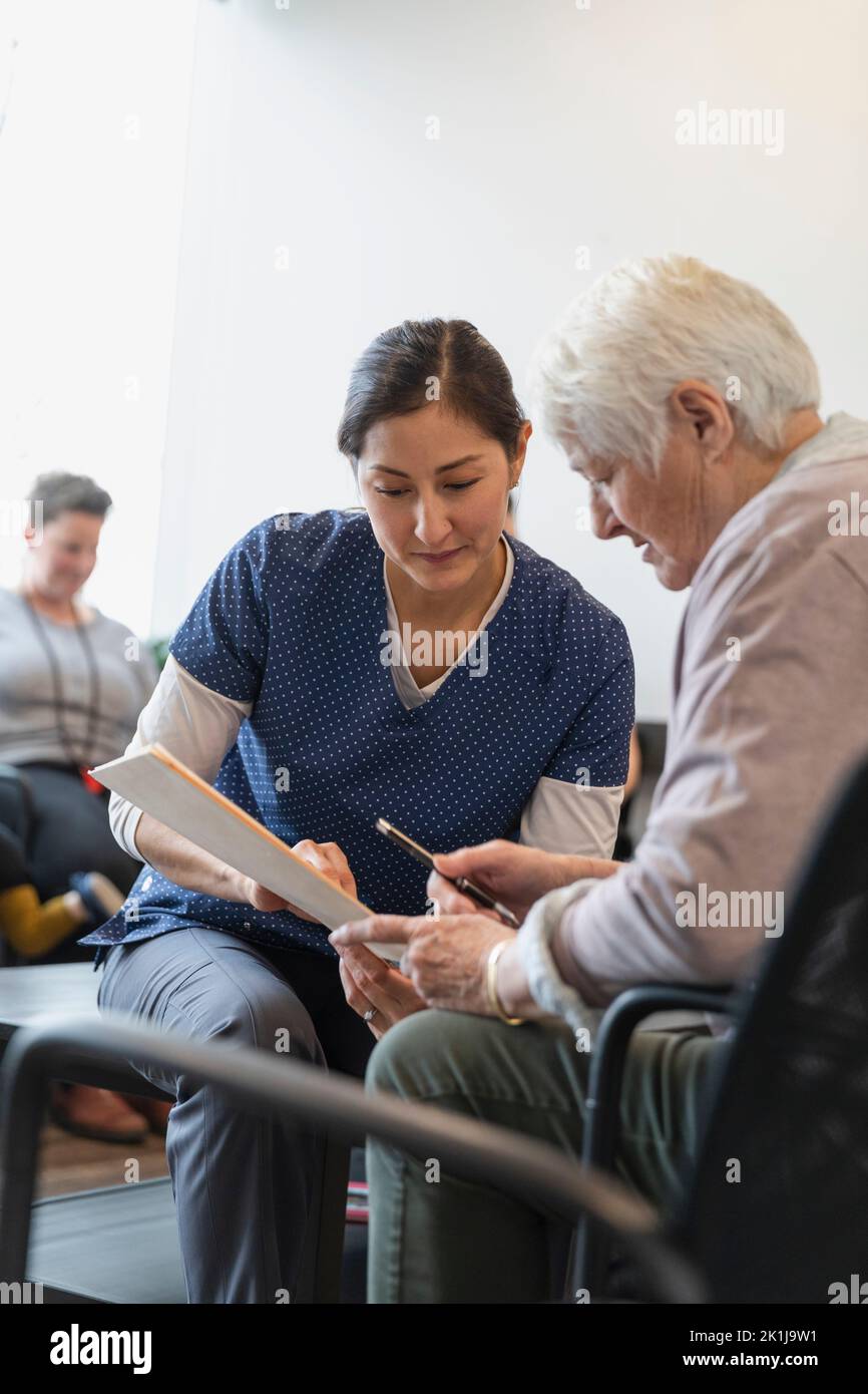 Signature documents hi-res stock photography and images - Alamy