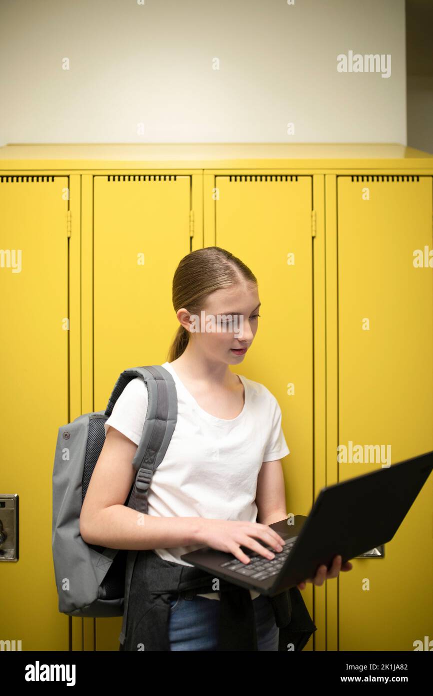 Using lockers hi-res stock photography and images - Alamy
