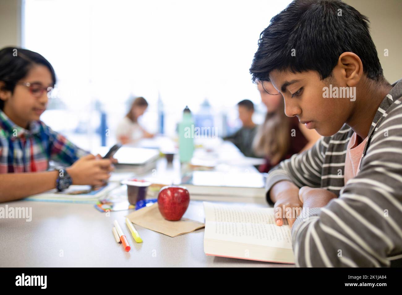 School cafeteria boys 12 hi-res stock photography and images - Alamy