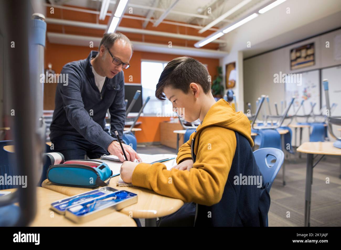 Male mature student classroom hi-res stock photography and images - Alamy