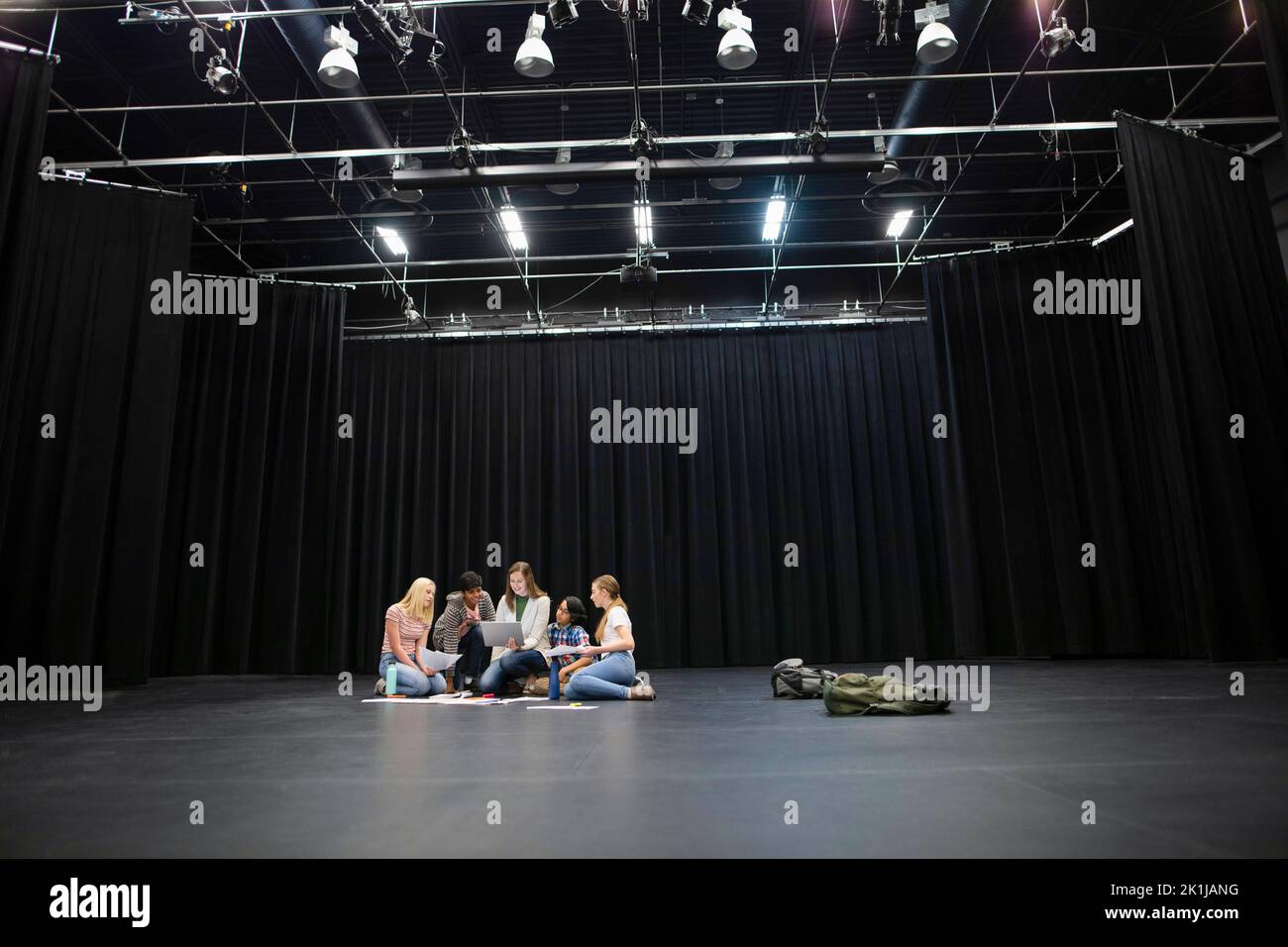 Drama teacher class hi-res stock photography and images - Alamy