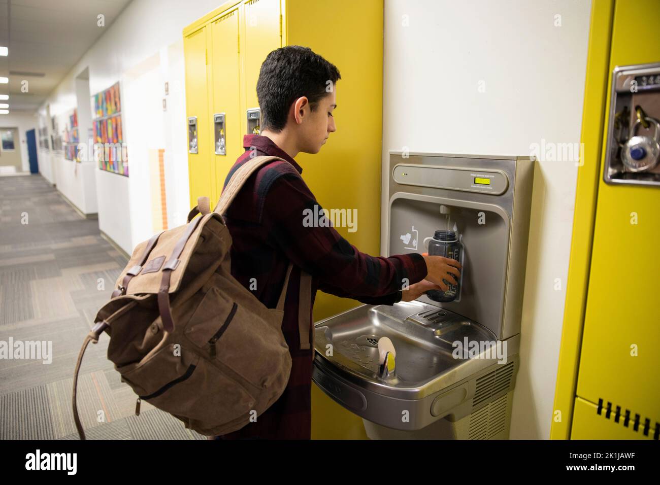 Boy filling up water bottle at fountain hi-res stock photography and ...